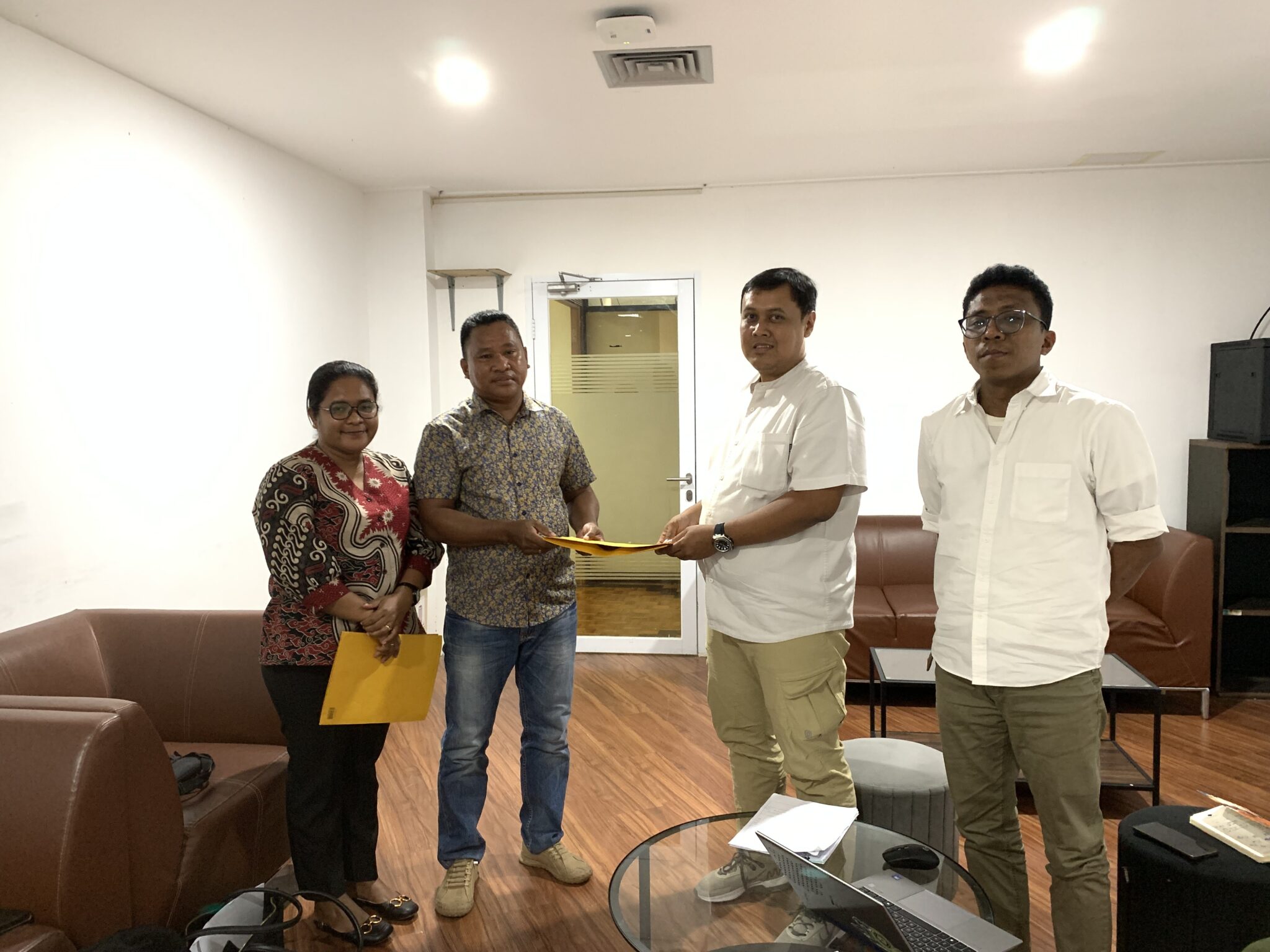 Pendeta dari Pulau Obi Menggugat Tambang: Menyelamatkan Tanah, Laut ...